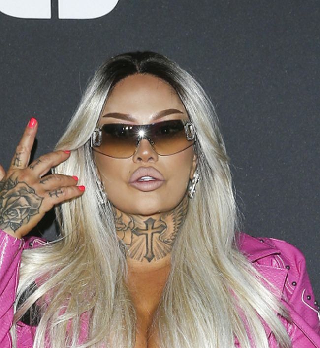 Laluna Unique leci zrobić sobie nową twarz. Pokazała też jak wyglądała ...