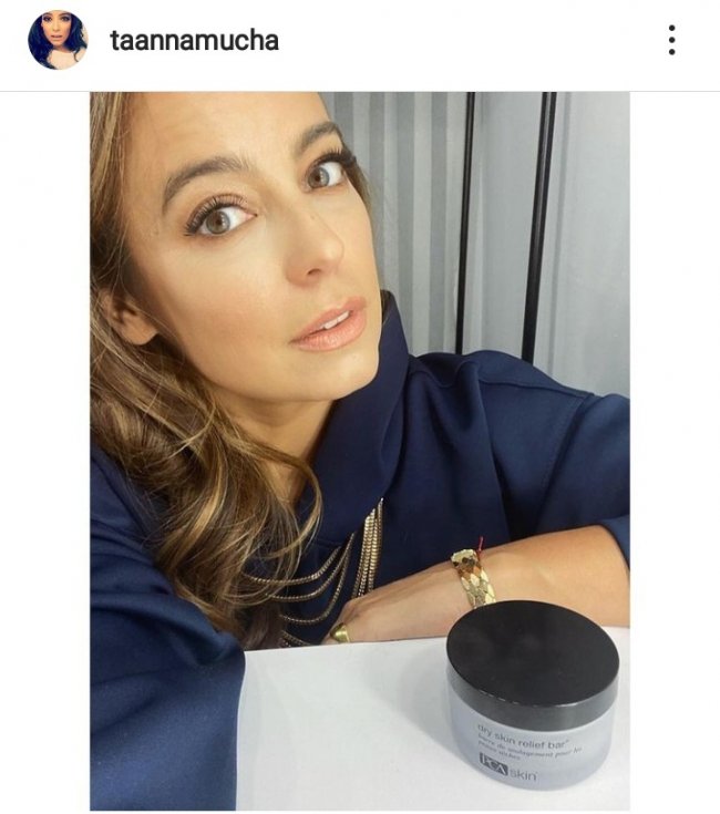 Anna Mucha kusi krągłościami w stroju kąpielowym: "Niezły pączek, rany ...