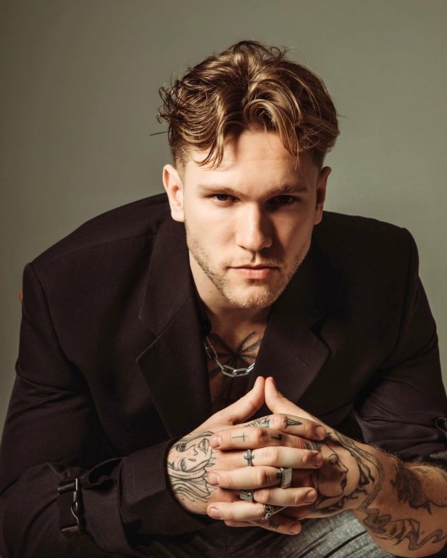 Igor z "Love Island" przefarbował włosy na platynowy blond! "Coś Ty ...