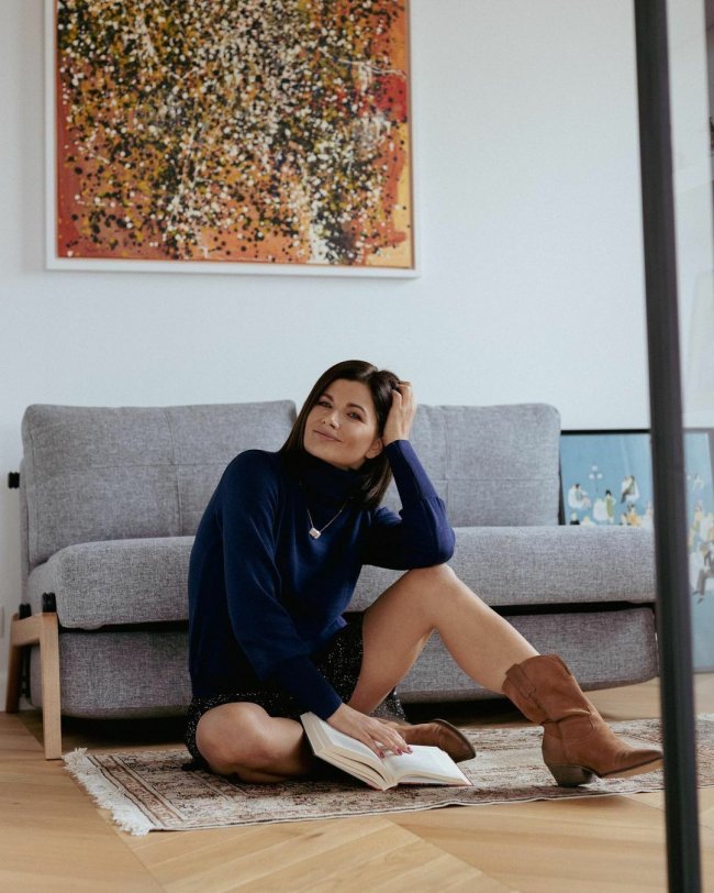 Agnieszka Sienkiewicz w blond włosach i w zachwycającej stylizacji na ...