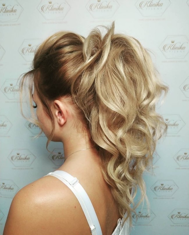 Koński ogon - 13 modnych pomysłów na związane włosy