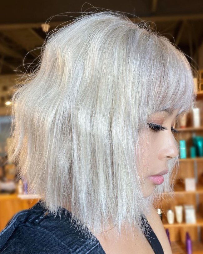 Platynowy blond w trendach na marzec 2023. Long bob, shaggy hair i nie ...