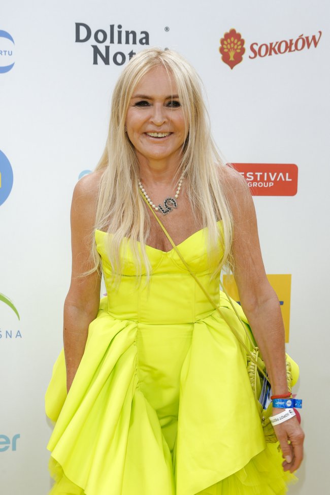 Monika Olejnik jak lolitka na Top of the Top Sopot Festival. Ma figurę ...