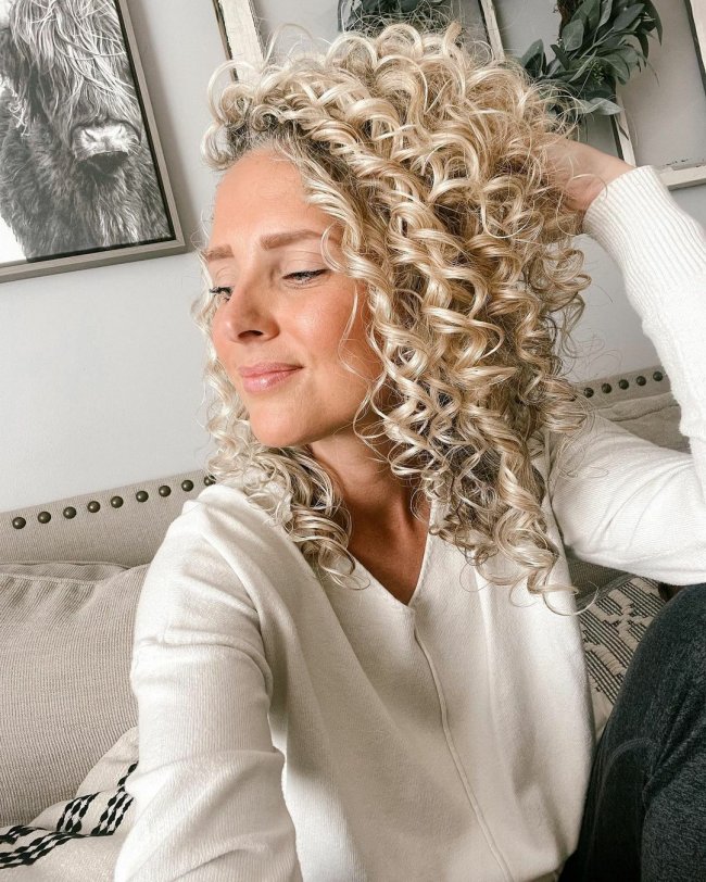 Curly bob w najpiękniejszych propozycjach. Loki są w tym sezonie bardzo ...