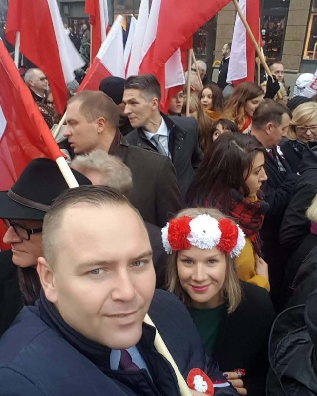 Marta od Karola zapozowała na okładce z mężem. Potencjalna first lejdi lansuje się w czarnej ...