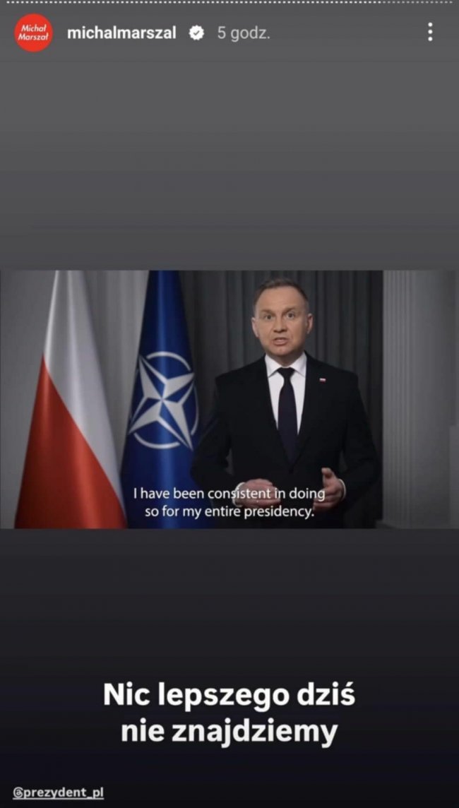 Andrzej przemówił po angielsku. Memiarze mają używanie i stroją sobie ...