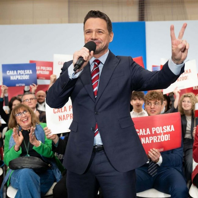 Tyle zarabiają miesięcznie kandydaci na szefa Polski: Karol, Rafał, Magda i Szymon. Lider bardzo ...