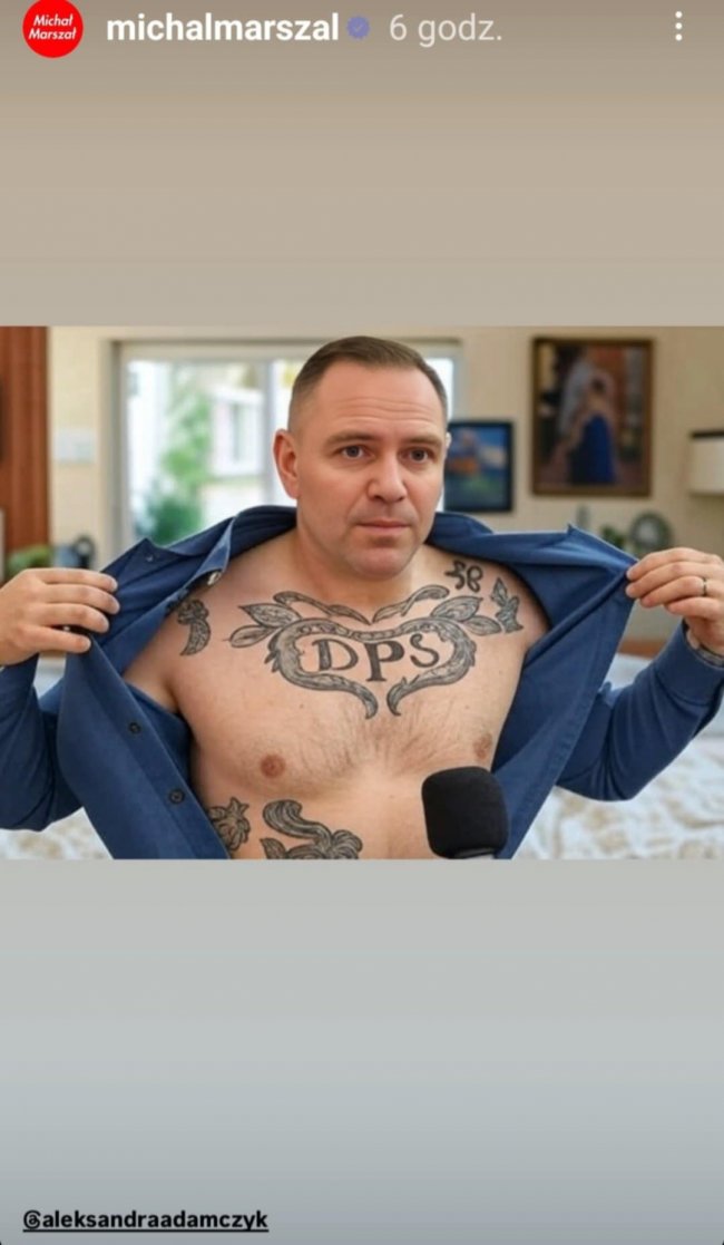 Twardy Karol pokazał tatuaże. Internauci już wiedzą, co tam jest napisane [memy]